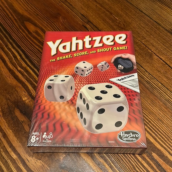 Hasbro | Games | New Yahtzee By Hasbro Family Game Night Classic Dice ...